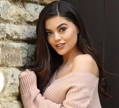 Who is Emily Canham? Biography, Wiki, Age, Height, Net Worth, Parents ...