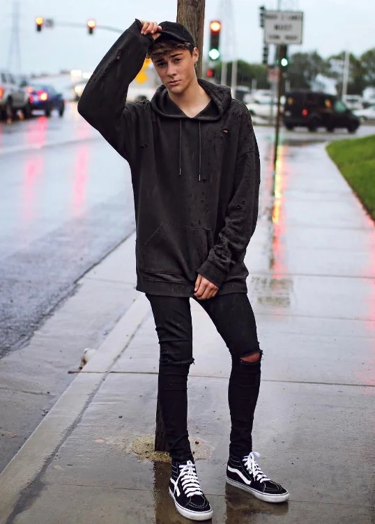 Sebastian Bails Biography, Wiki, Tik-Toker Age, Girlfriend, Parents ...