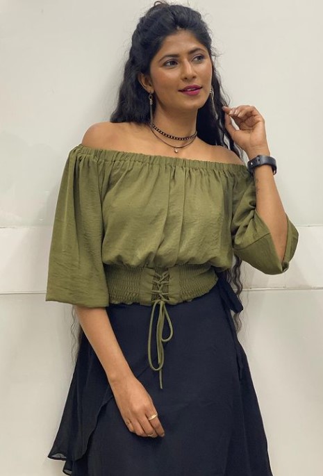 Neha Chowdary Wiki, Age, Biography, Height, Net worth, Family, Husband ...