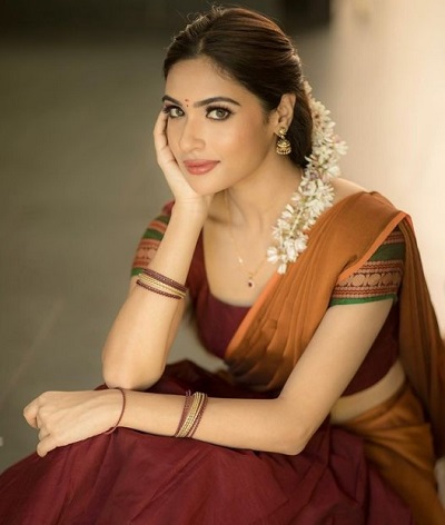 Who is Tarini Kalingarayar? Biography, Birthday, Height, Husband ...