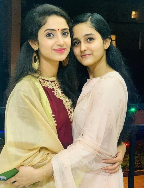 Who is Ayesha Zeenath? Biography, Age, Husband, Wiki, Net worth ...