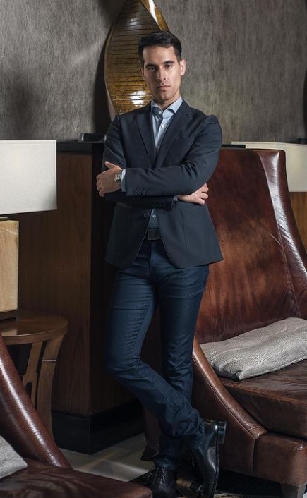 Daniel Fernandez Biography, Age, Wife, Family, Wiki, Net worth ...