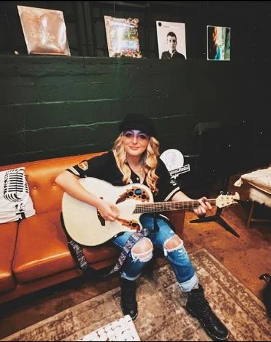 Hunter Girl (Singer) Age, Songs, Biography, Wiki, Family, Boyfriend ...