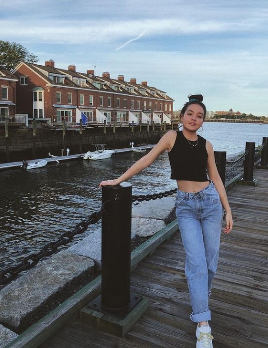 Sadie Stanley Age, Wiki, Net worth, Height, Career, Parents, Boyfriend ...