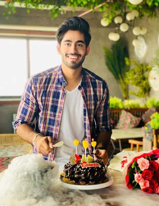 Rishabh Jaiswal Age: Wiki, Height, Biography, Family, Wife, Net Worth ...