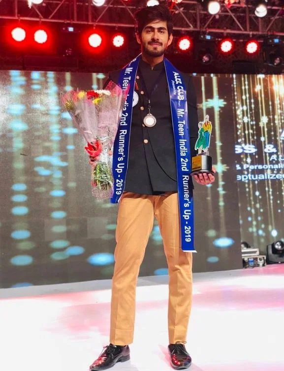 Rishabh Jaiswal Age: Wiki, Height, Biography, Family, Wife, Net Worth ...
