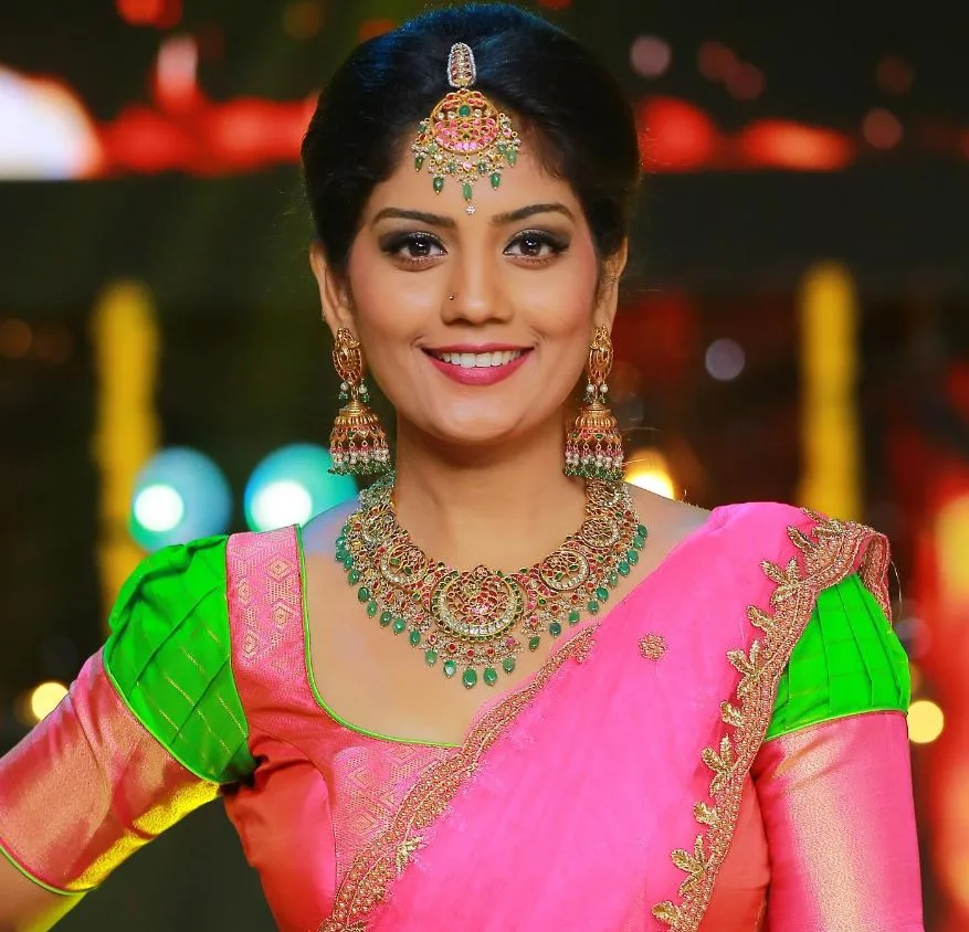 Karuna Bhushan Wiki: Age, Height, Net Worth, Husband, Education, Bio & Kids