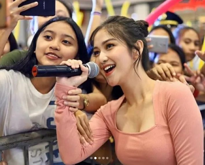 Charlie Dizon Bio, Wiki, Age, Parents, Net Worth, Height, Boyfriend & Facts