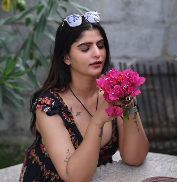 Vinni Varsha Chitara Height, Age, Boyfriend, Family, Biography