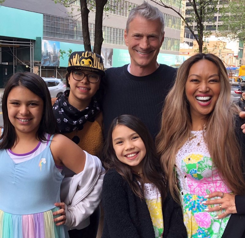 Mally Roncal Biography, Net Worth, Husband, Daughters, Family, Height