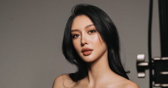 Shasha Zhao Biography: Height, Age, Family, Ethnicity